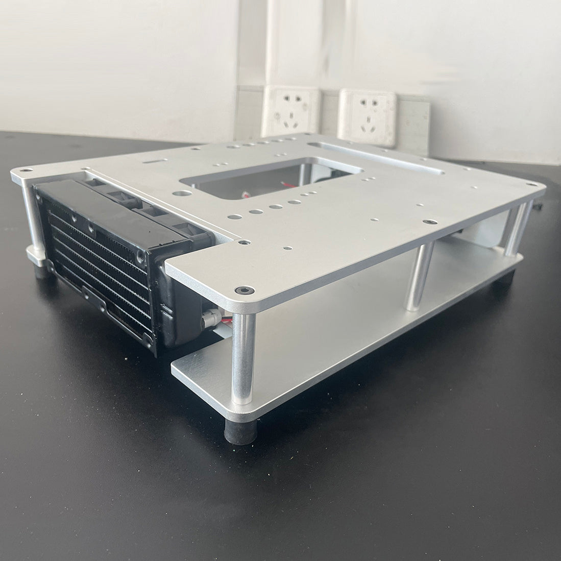 Fester Metallsockel und Kühlersatz für ENJOMOR V8-Motor GS-V8-Modell ...